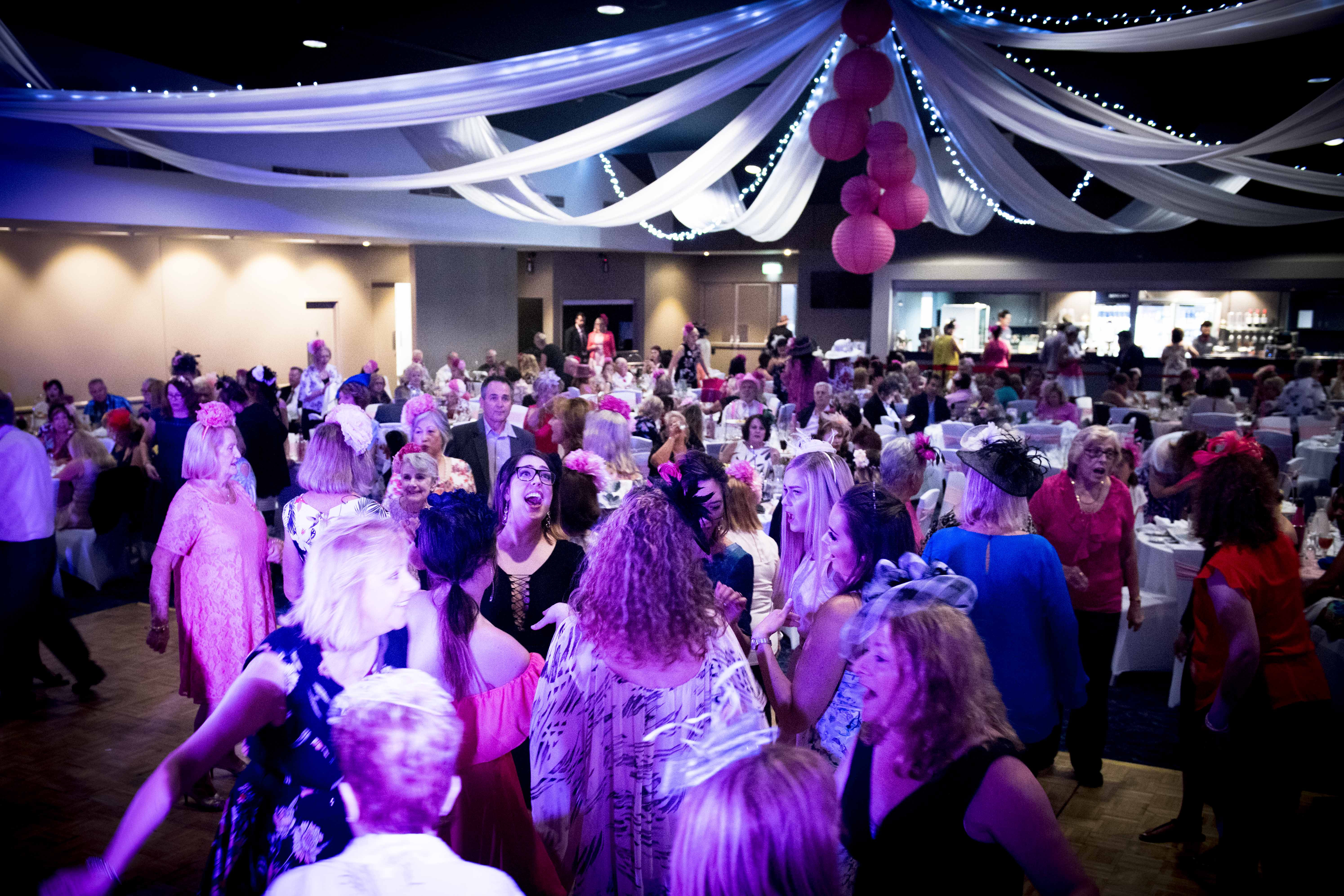 Mingara's Melbourne Cup Photo Gallery - Mingara Recreation Club